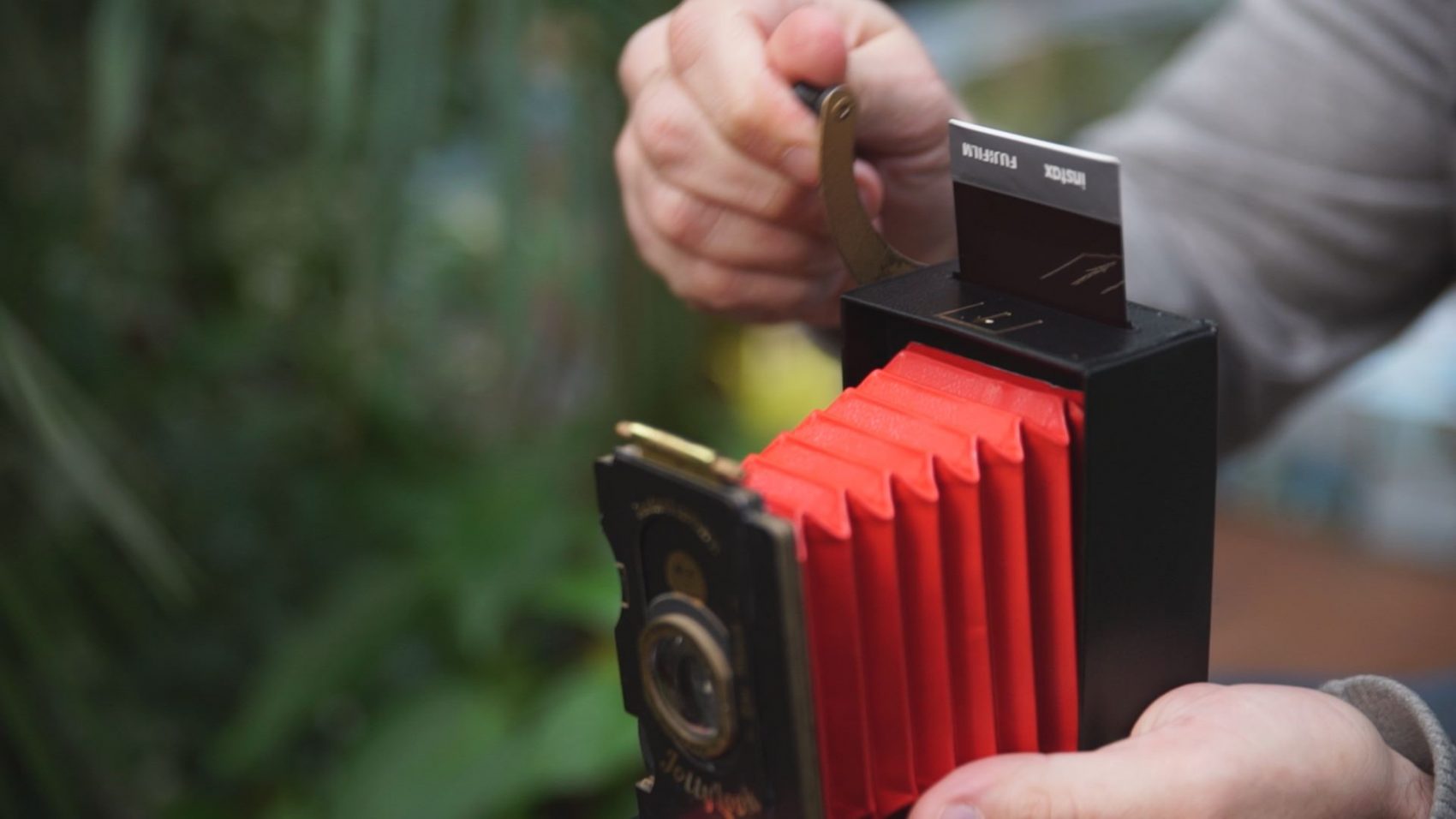 This Vintage Instant Camera Is Made From Recycled Paper | SnapMunk